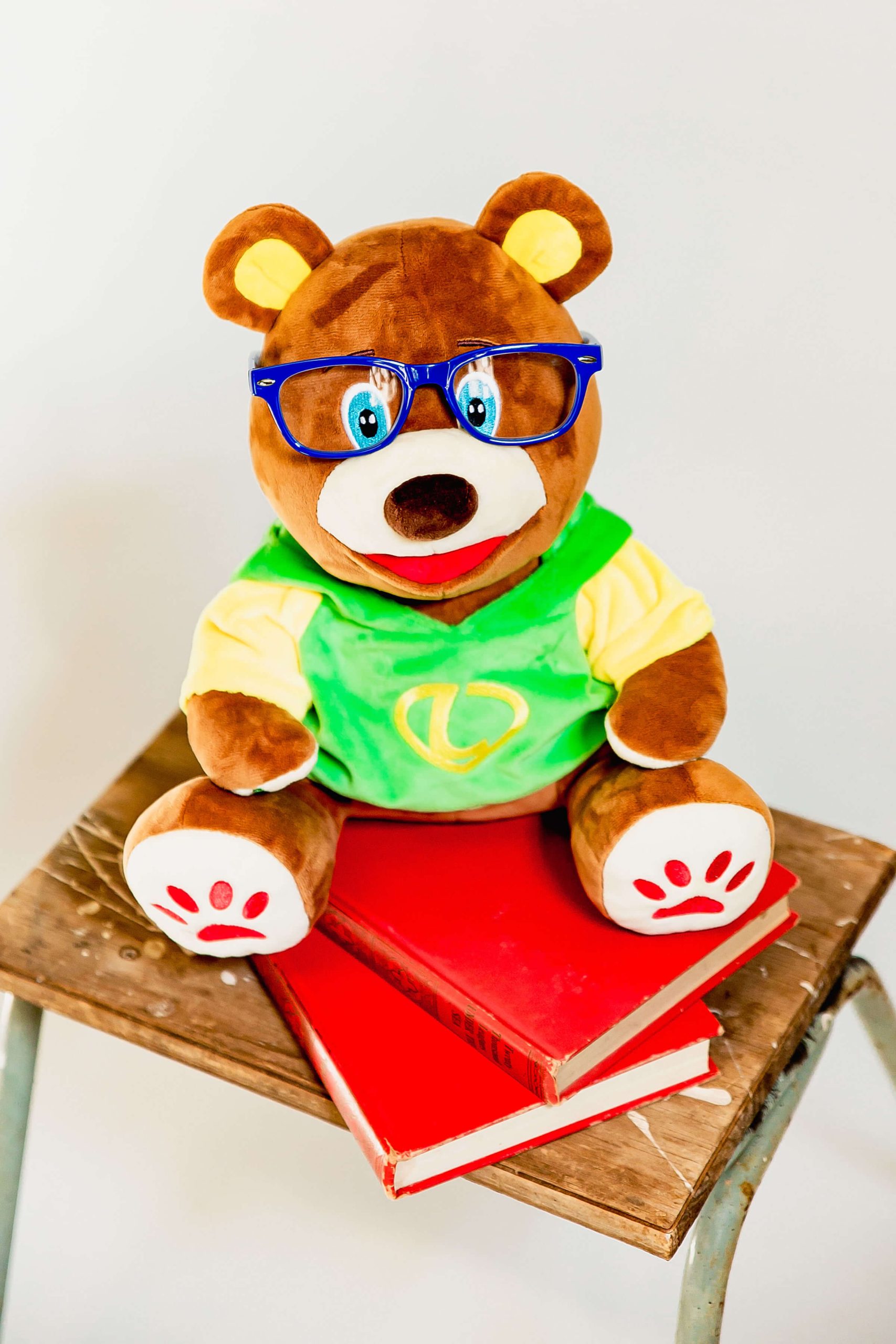 Lingi – a talking and singing superhero - Tummies Full Of Love